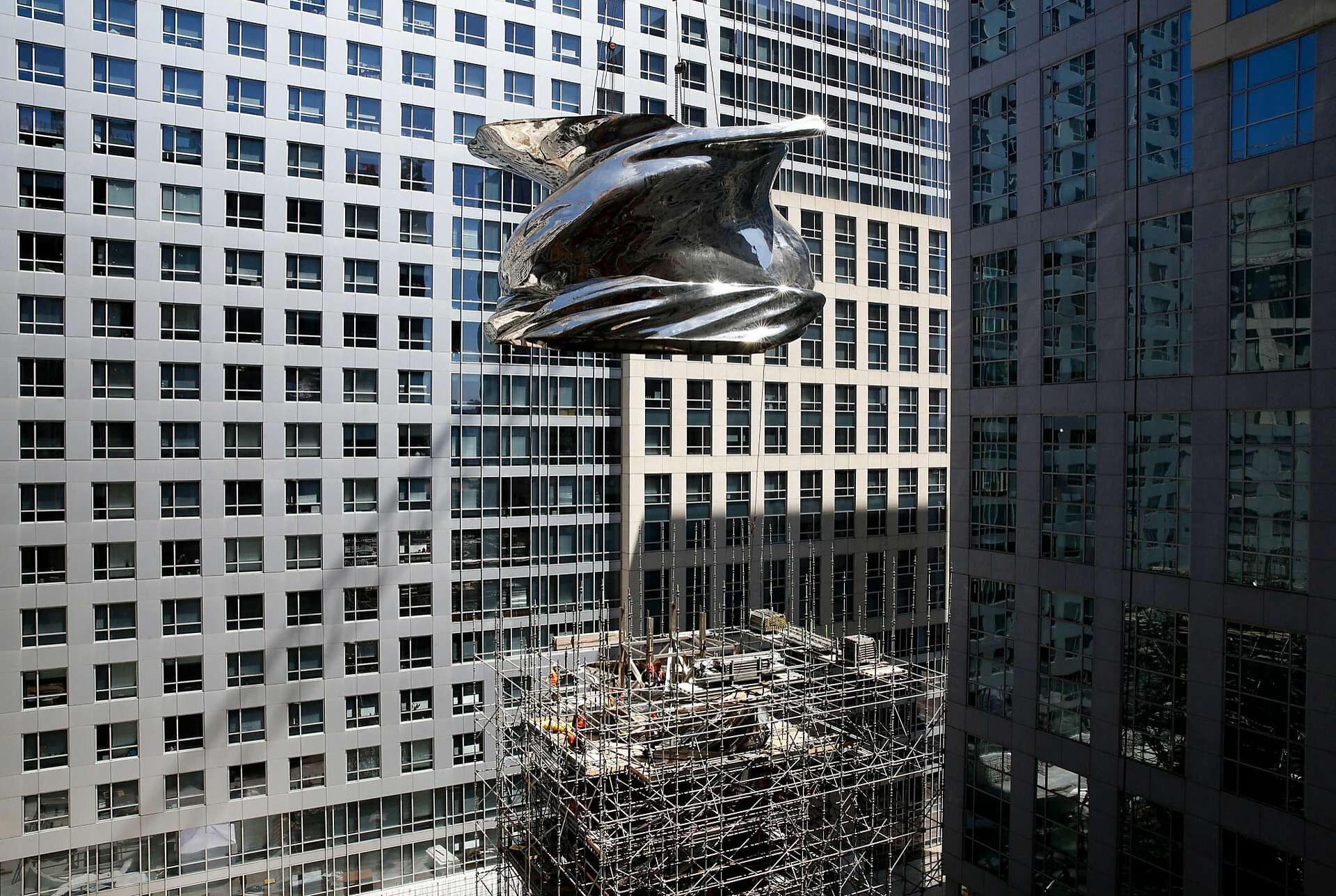 92-foot ‘Venus,’ tallest sculpture in SF, raises its head