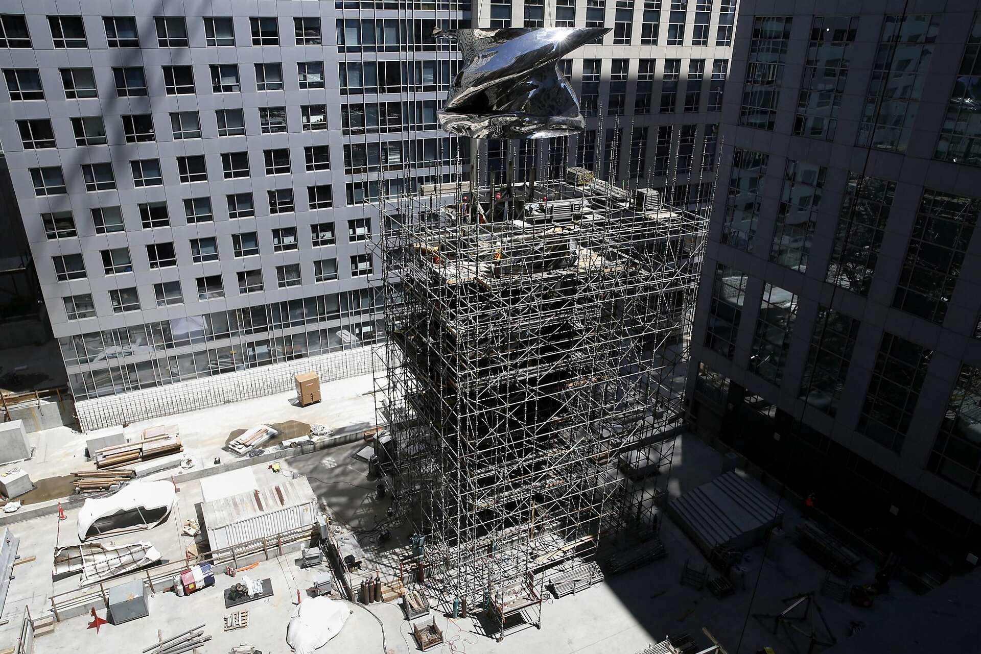 92-foot ‘Venus,’ tallest sculpture in SF, raises its head
