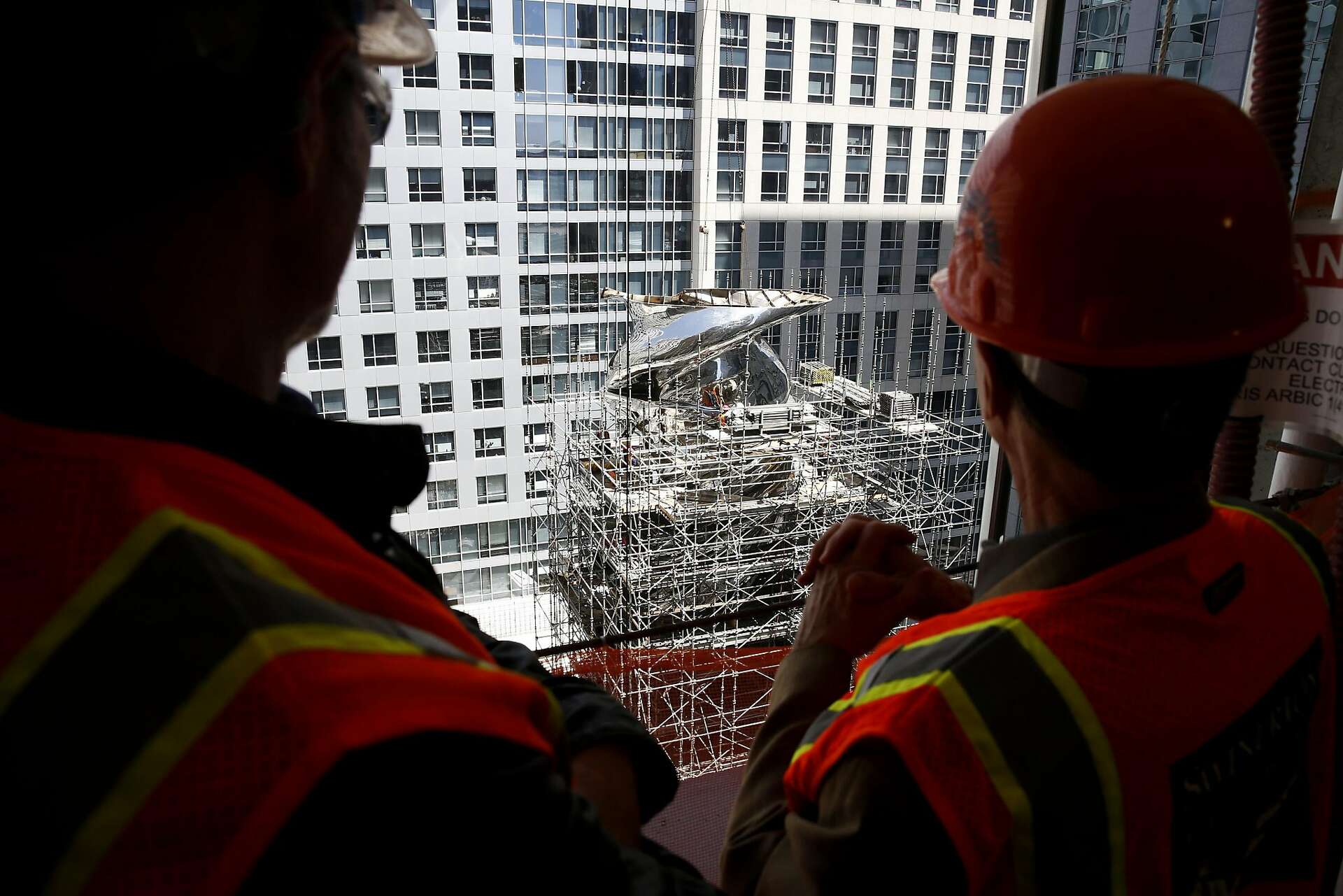 92-foot ‘Venus,’ tallest sculpture in SF, raises its head