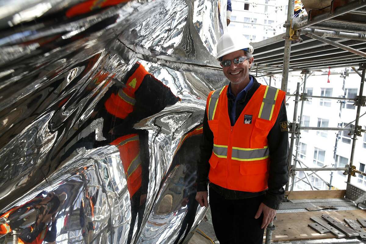 92-foot ‘Venus,’ tallest sculpture in SF, raises its head