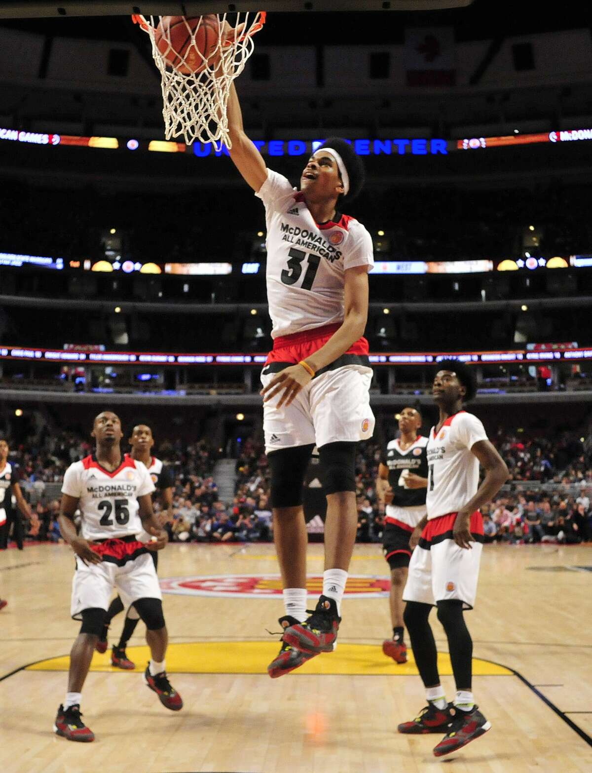 UH in the running for top basketball recruit Jarrett Allen