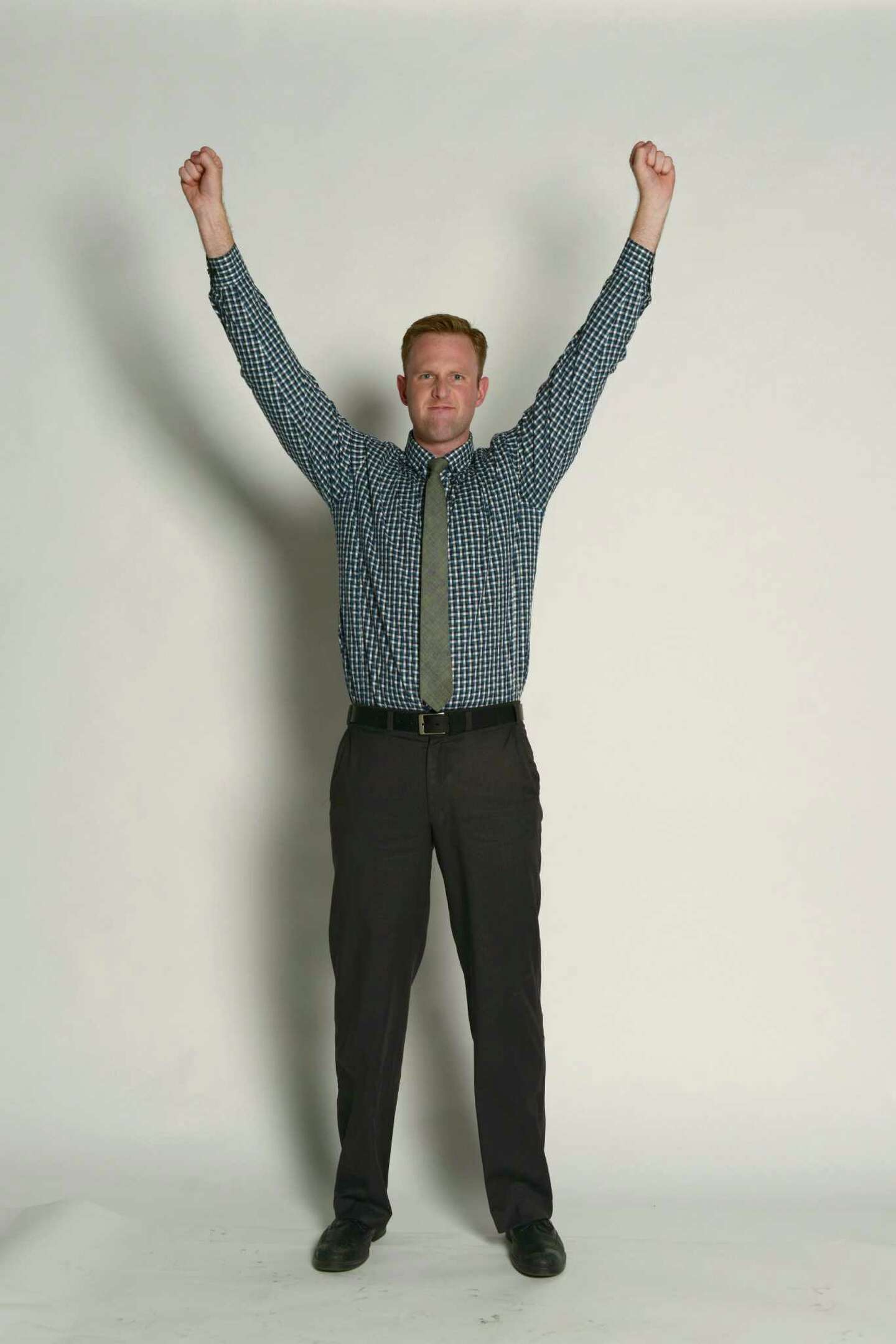 The Wonder Woman and other power poses to raise your confidence at work