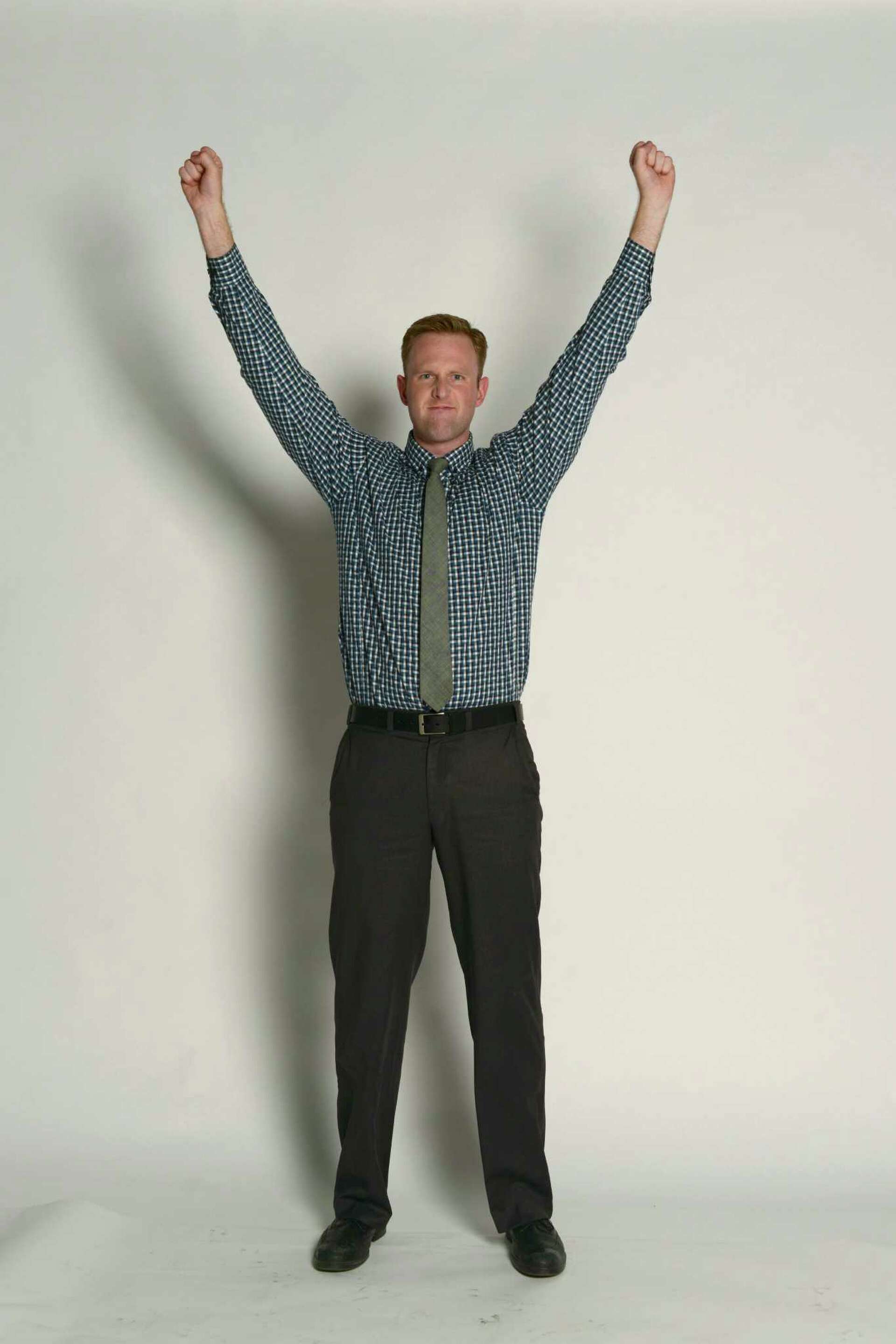 The Wonder Woman and other power poses to raise your confidence at work