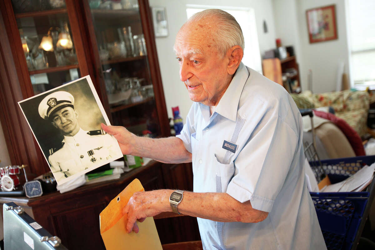 Kleiss was dive bomber at Midway