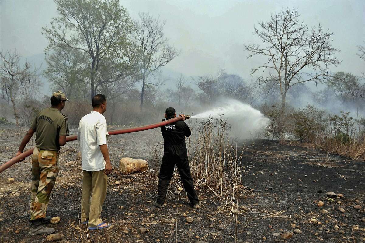 Thousands sent to fight fires in Himalayan foothills of India