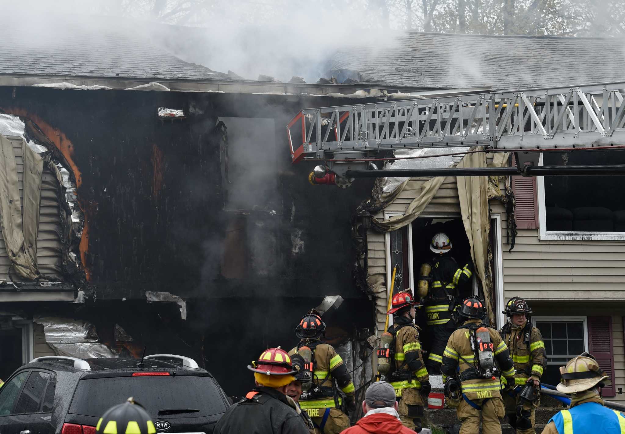 Men escape, some pets killed in Colonie house fire