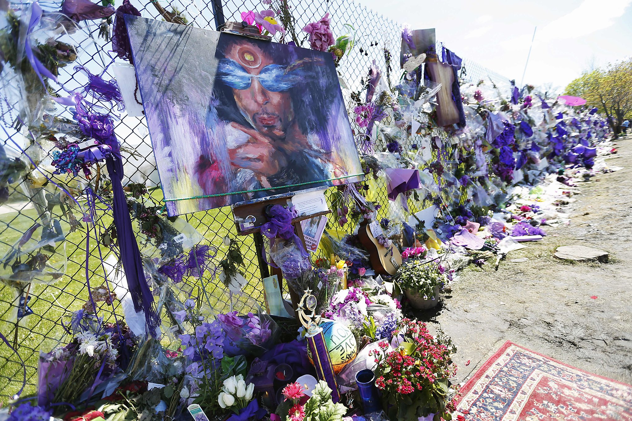 Outside tribute show, fan gets help paying homage to Prince