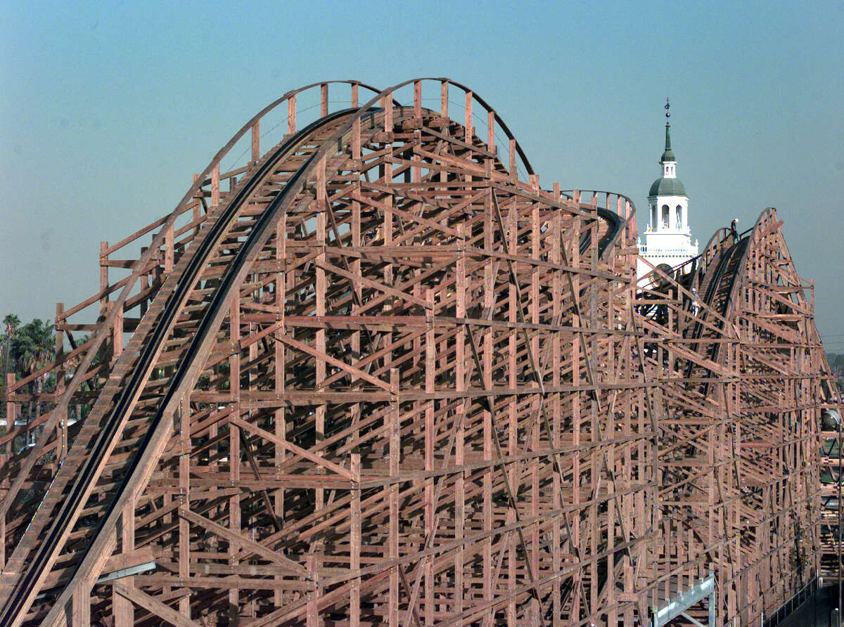 8 riders rescued from 'The Joker' after coaster stops at Six Flags Over ...