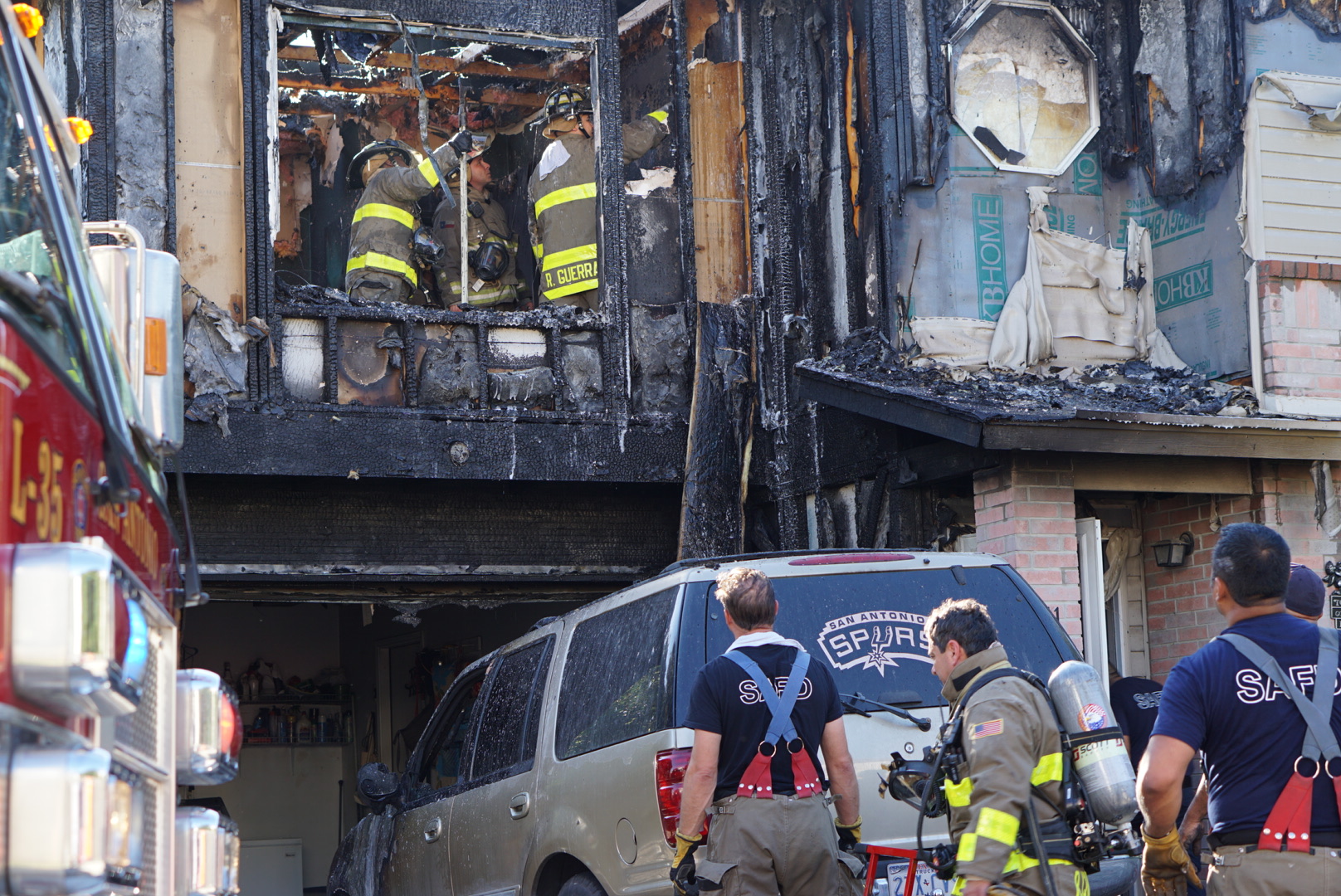 Officer helped family out of home moments before it caught fire
