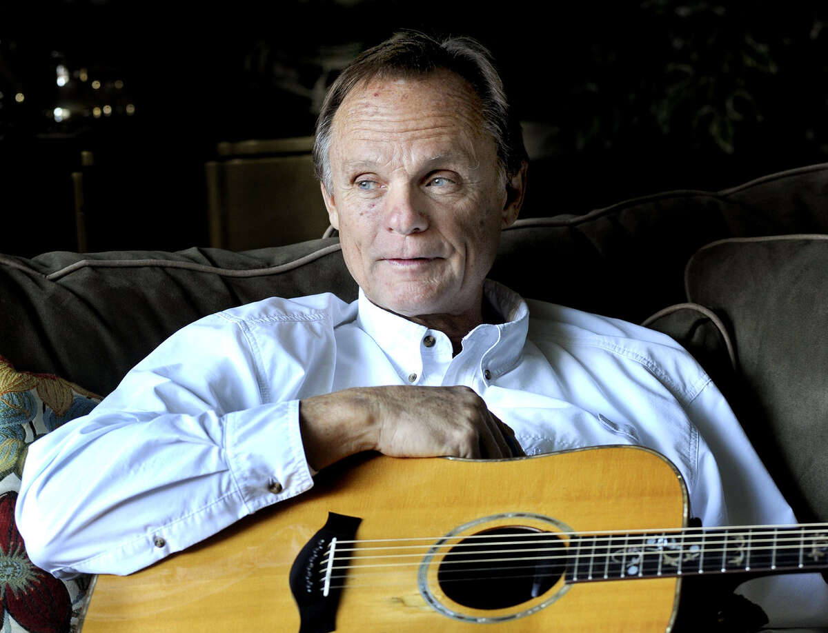 Singer-songwriter Jonathan Edwards bringing roots-based music to Tulip Fest