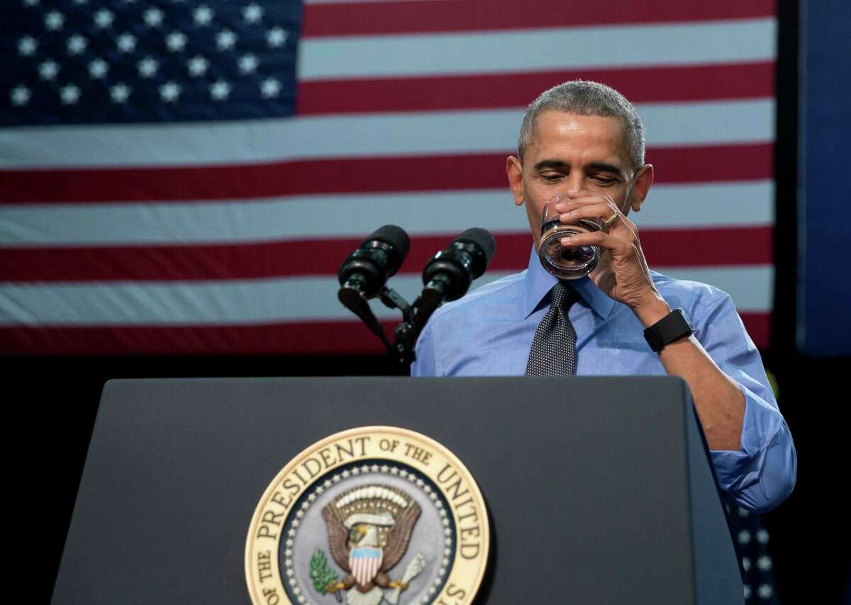 Obama drinks filtered city water in Flint to show it's safe