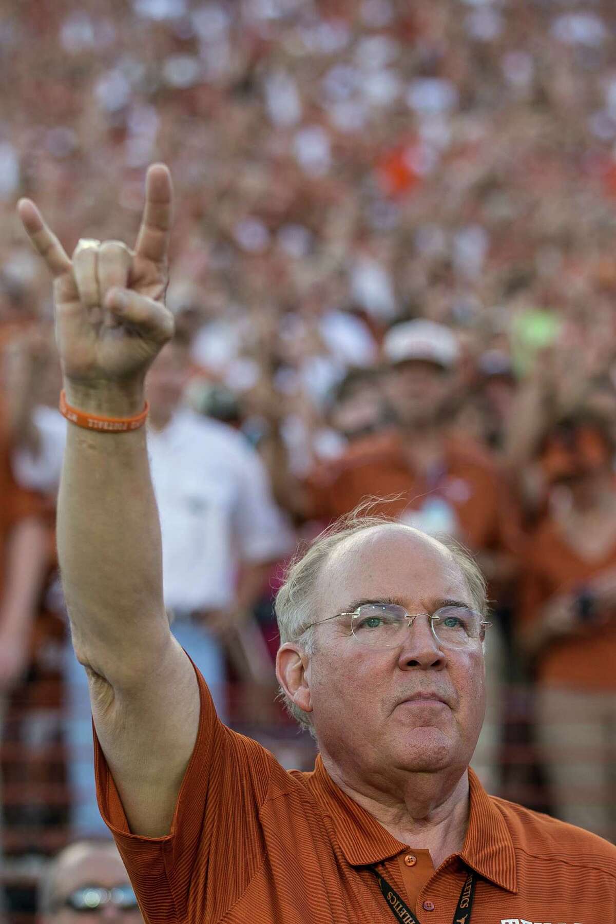 UT’s Perrin working without a contract