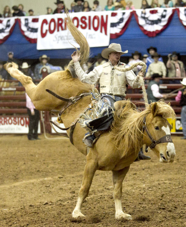 SANDHILLS RODEO: Wrights make competition a family affair