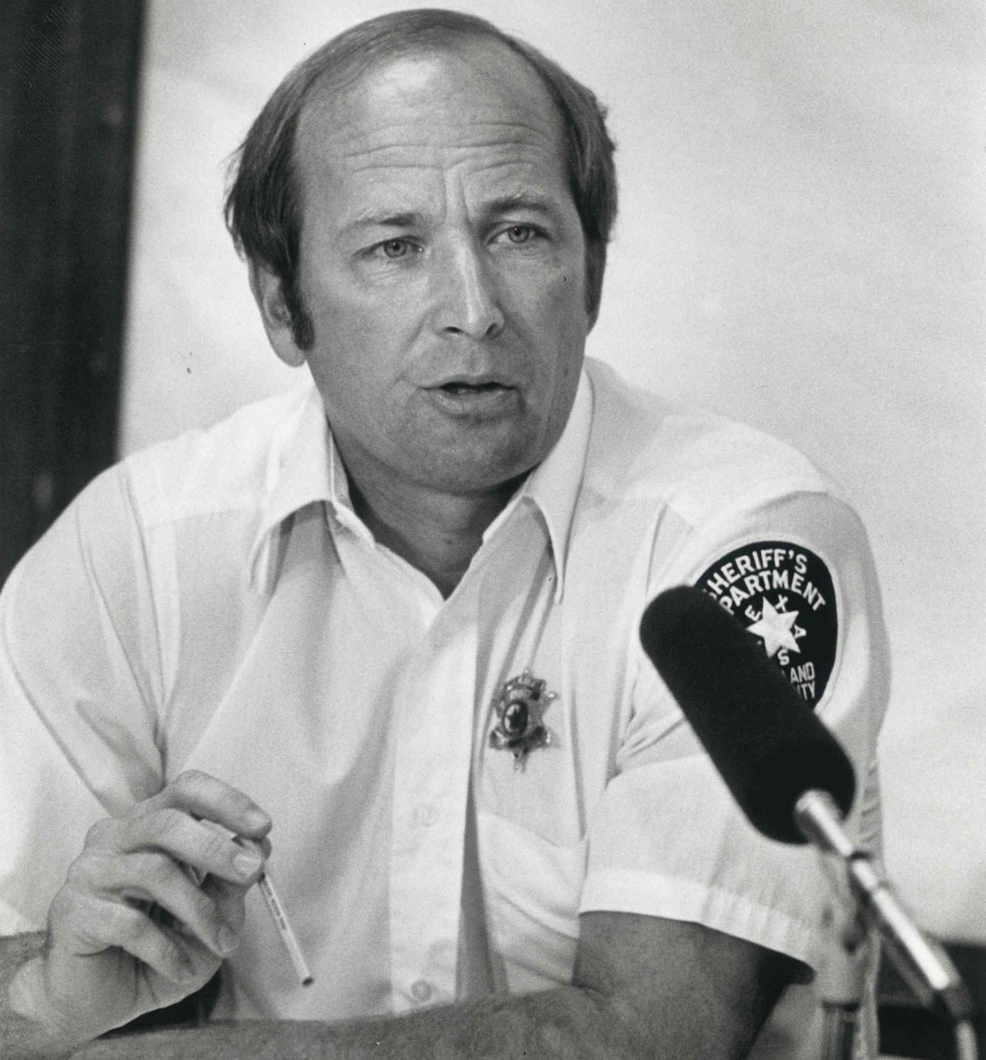 Painter: Former Sheriff Dallas Smith dies in plane crash