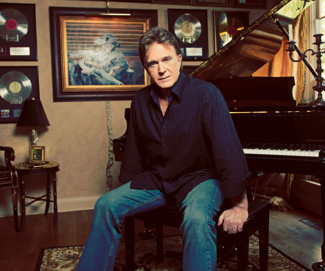 Singer in Country Gold Tour puts all ego aside