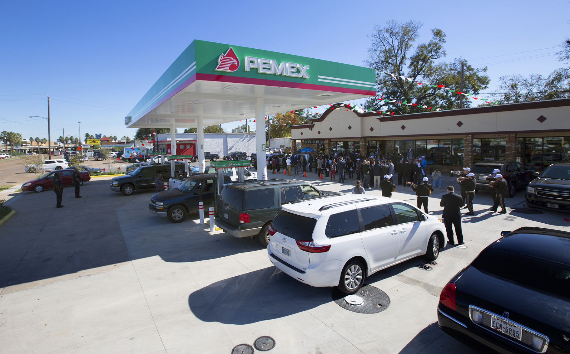 Mexico’s Pemex oil company to open 5 gas stations in US