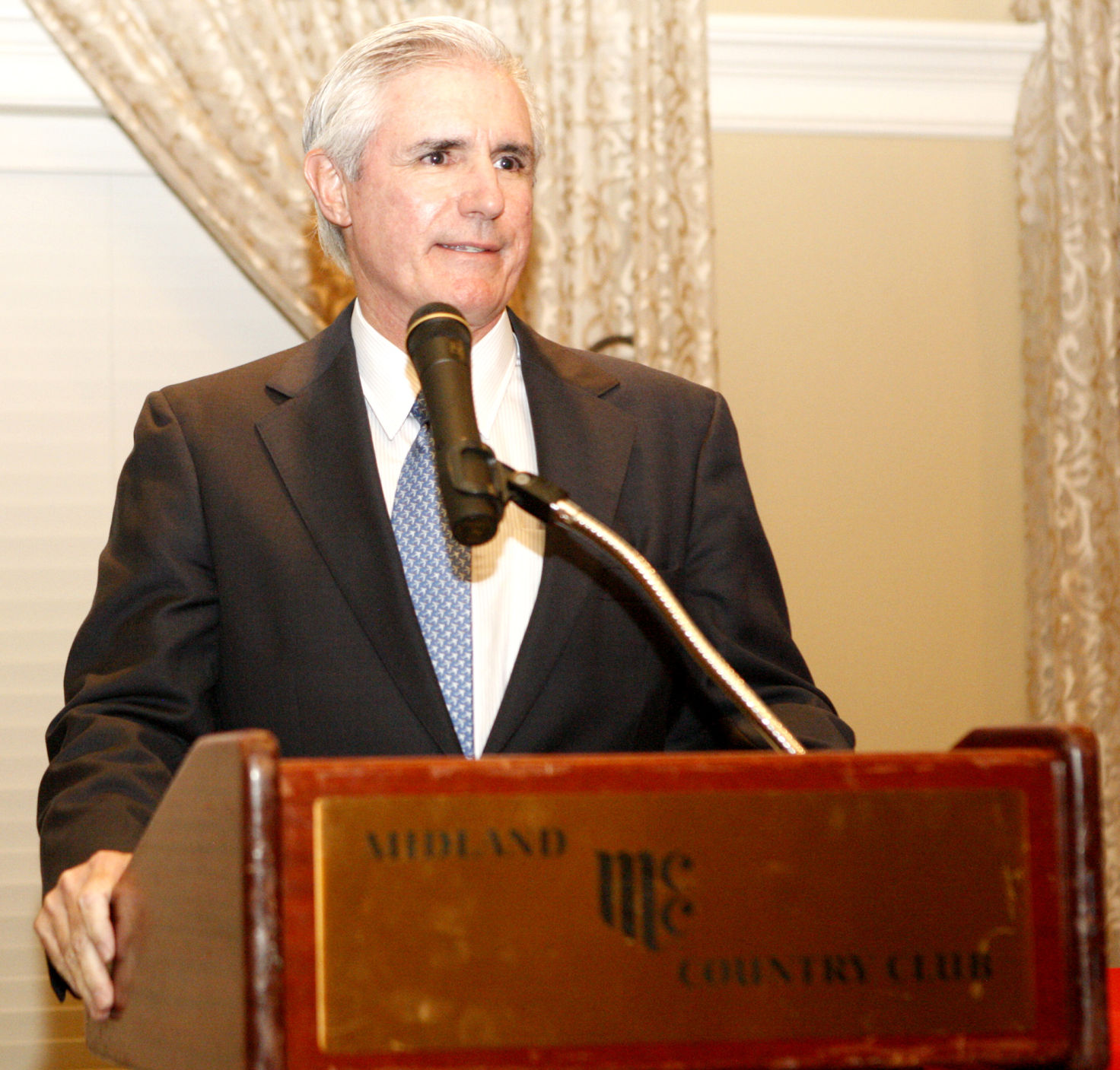 Boy Scouts honor Tim Leach as 'Distinguished Citizen'