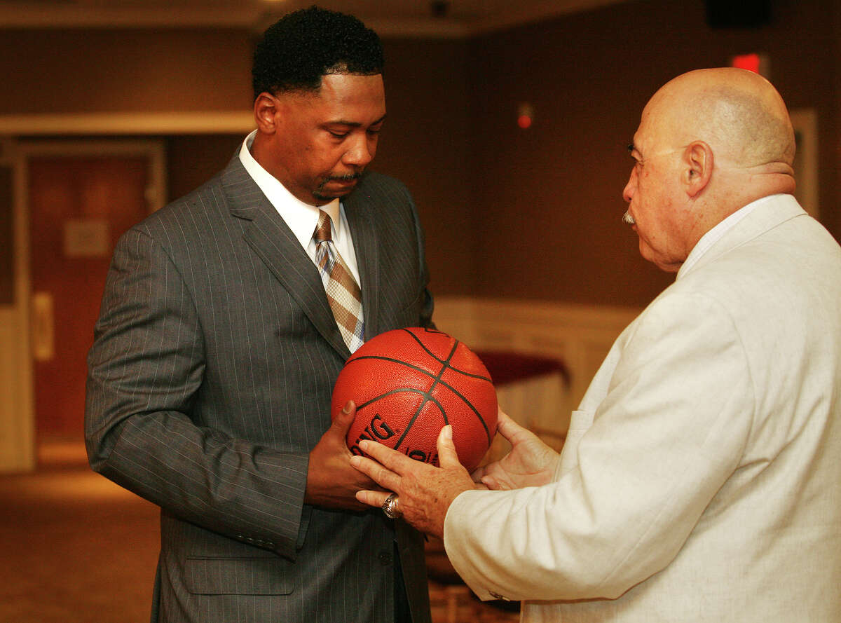 St. Joseph boys basketball coaching legend Vito Montelli dies at 92