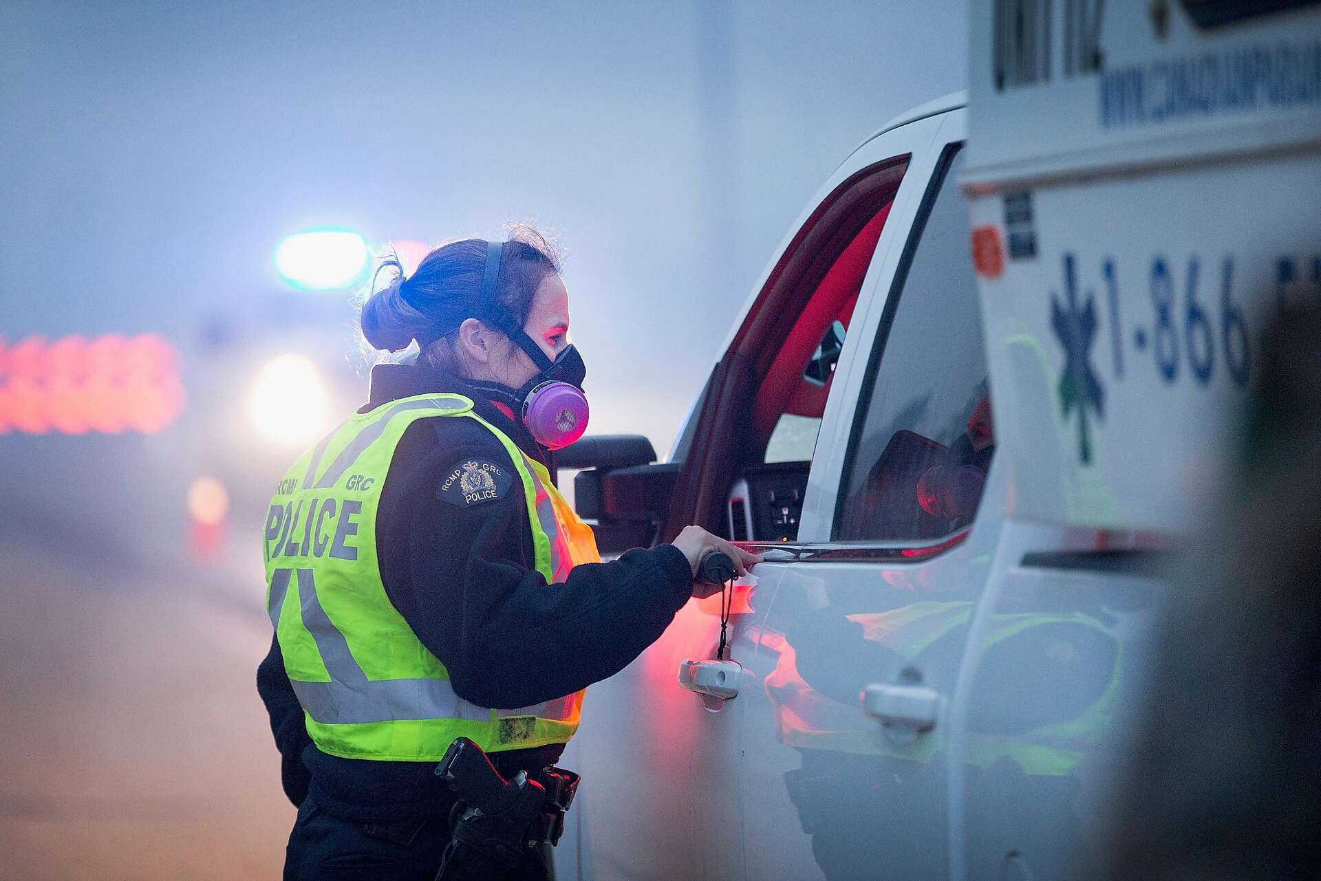Fire crews make gains on major blaze in Alberta