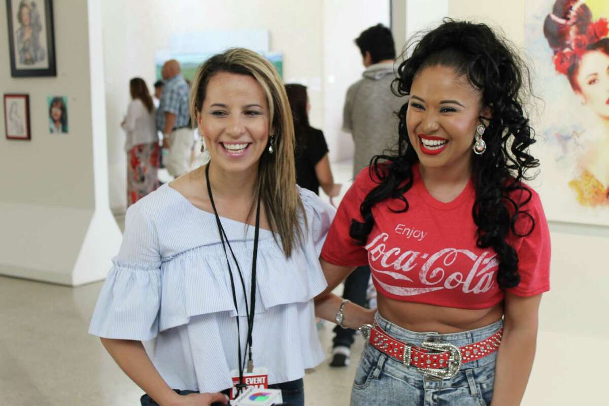 Selena impersonator wows fans at Fiesta de la Flor