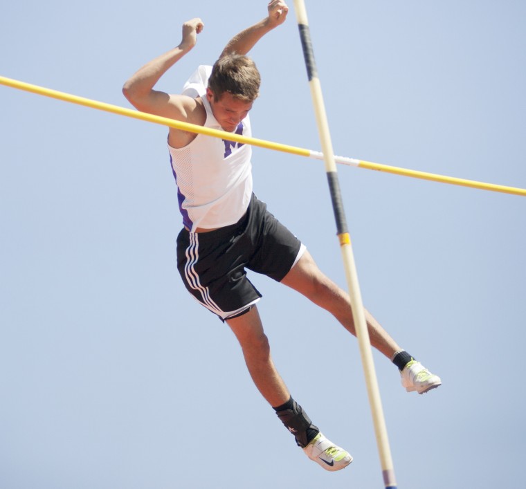 Midland High's Jones repeats as 3-5A pole vault champion