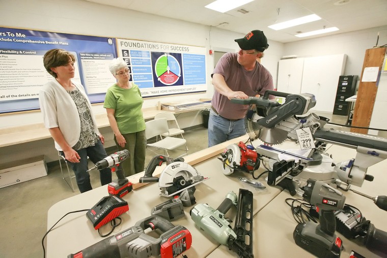 Lowe's teaches women how to use power tools