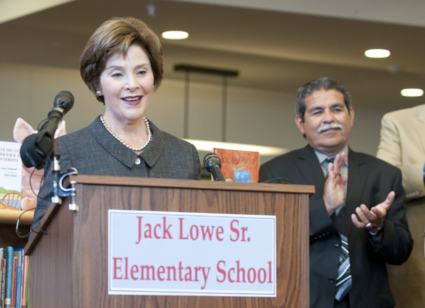Laura Bush to give commencement at Lee High graduation ceremony