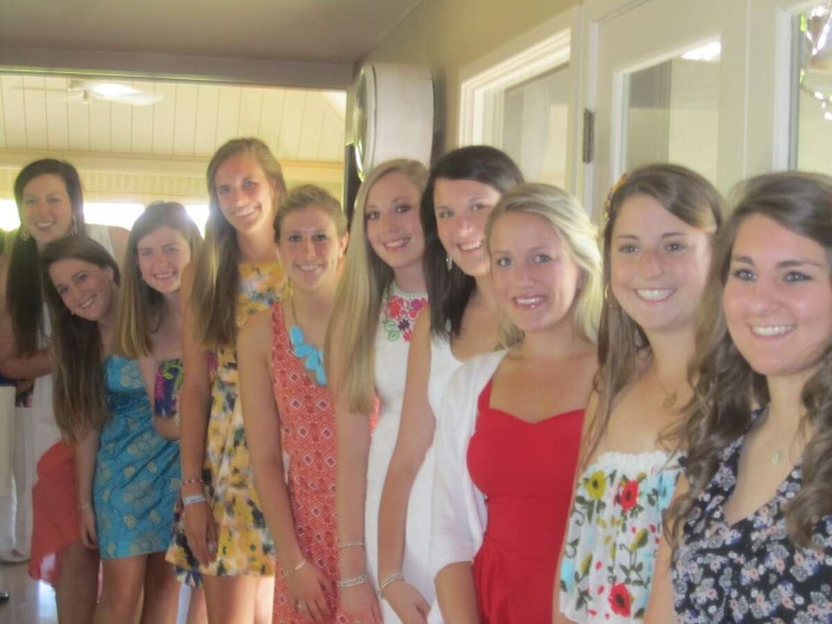 Minuet Club's newest debutantes