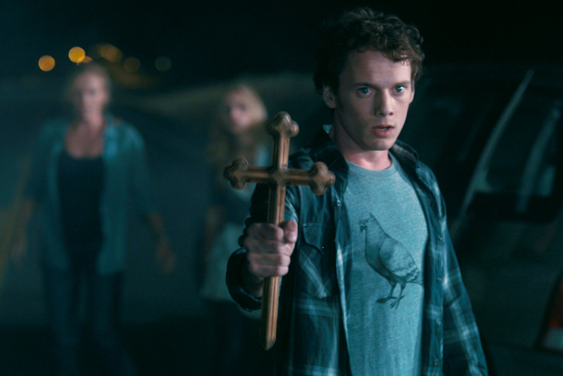 Review: 'Fright Night' remake is scary-good