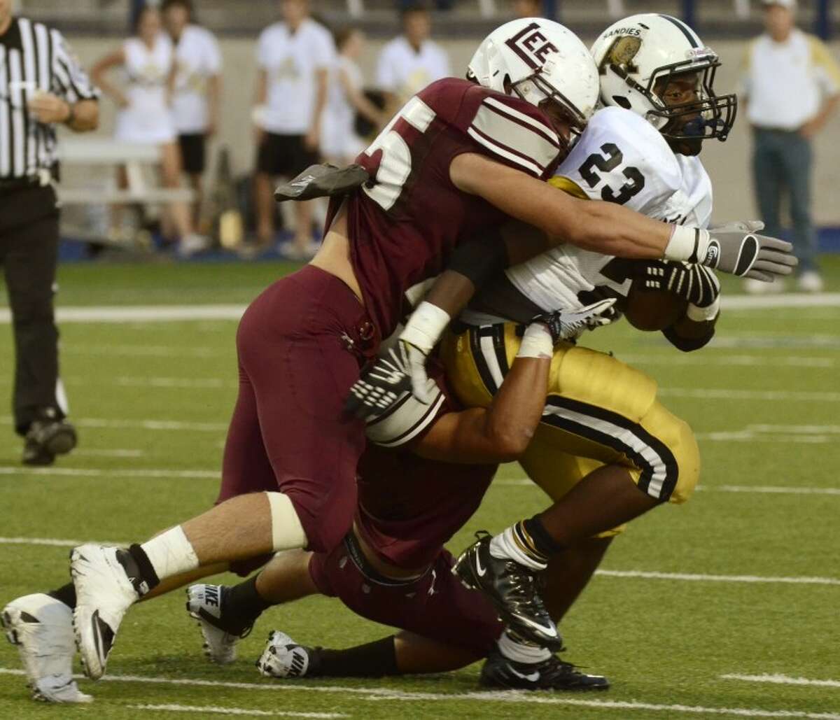 Rebels overcome early miscue to remain perfect, beat Amarillo High