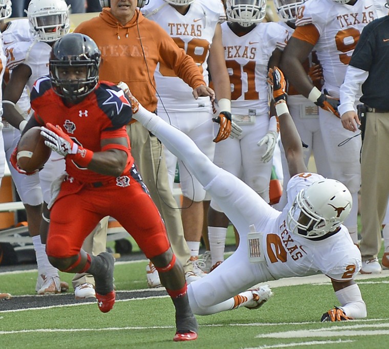 Longhorns take advantage of opportunities for 31-22 victory