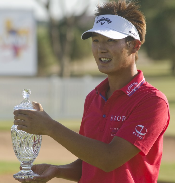 Lee completes largest comeback in tourney history to win Golf Classic