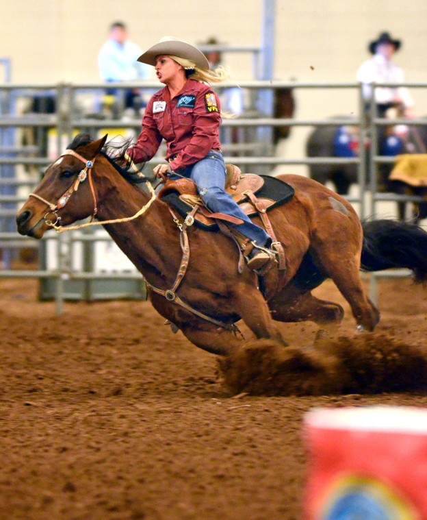 Rodeo pays tribute to victims of veterans float tragedy