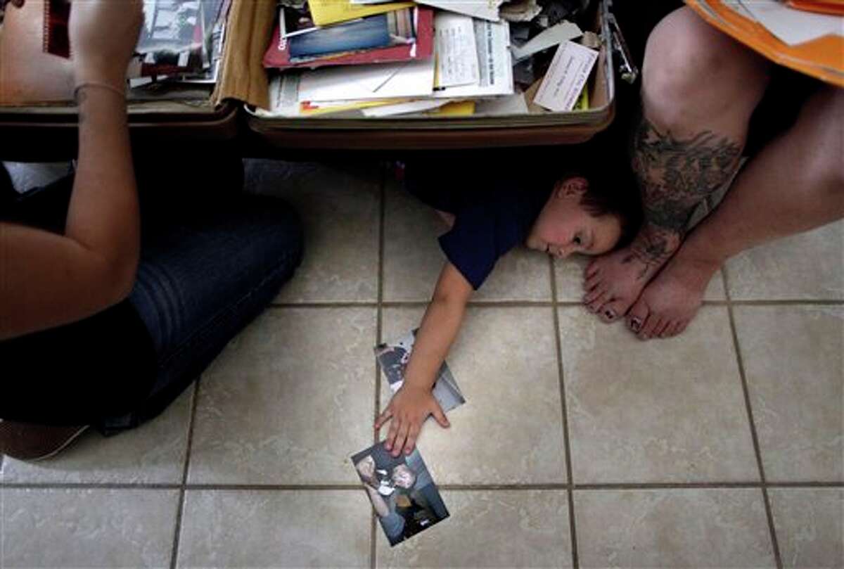 Ex-skinhead removes tattoos