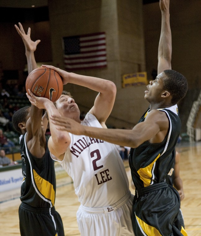 Alief Hastings holds off Lee rally to win Byron Johnston boys title