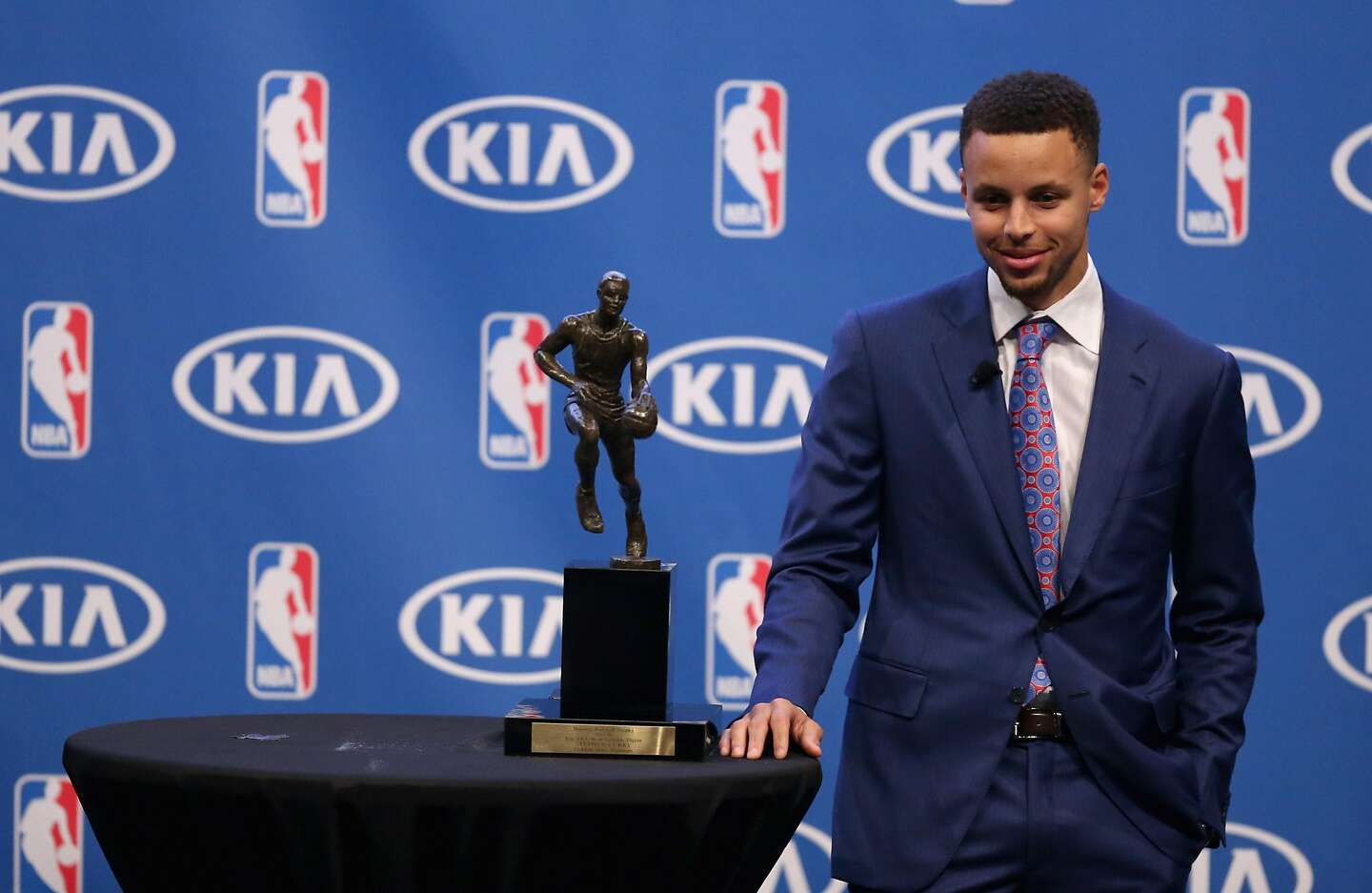 Stephen Curry makes history: 1st unanimous MVP