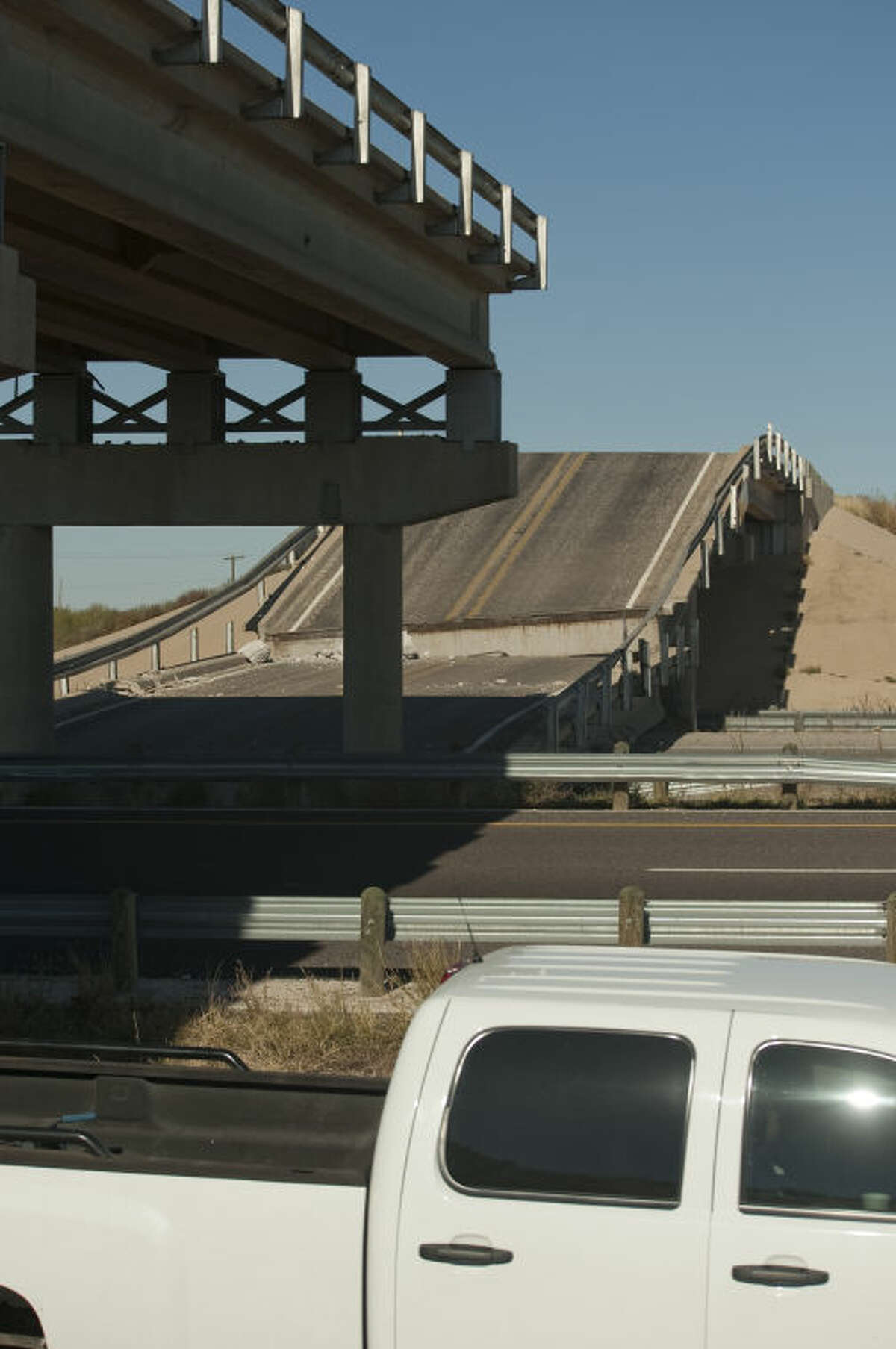 I-20 in West Texas reopens after overpass collapse (+ photos)