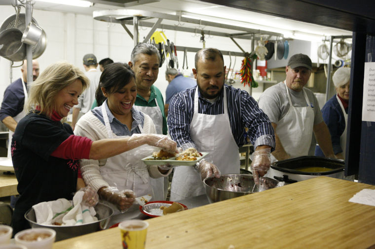 Midland Soup Kitchen Ministry serves up Thanksgiving meal (+ photos)
