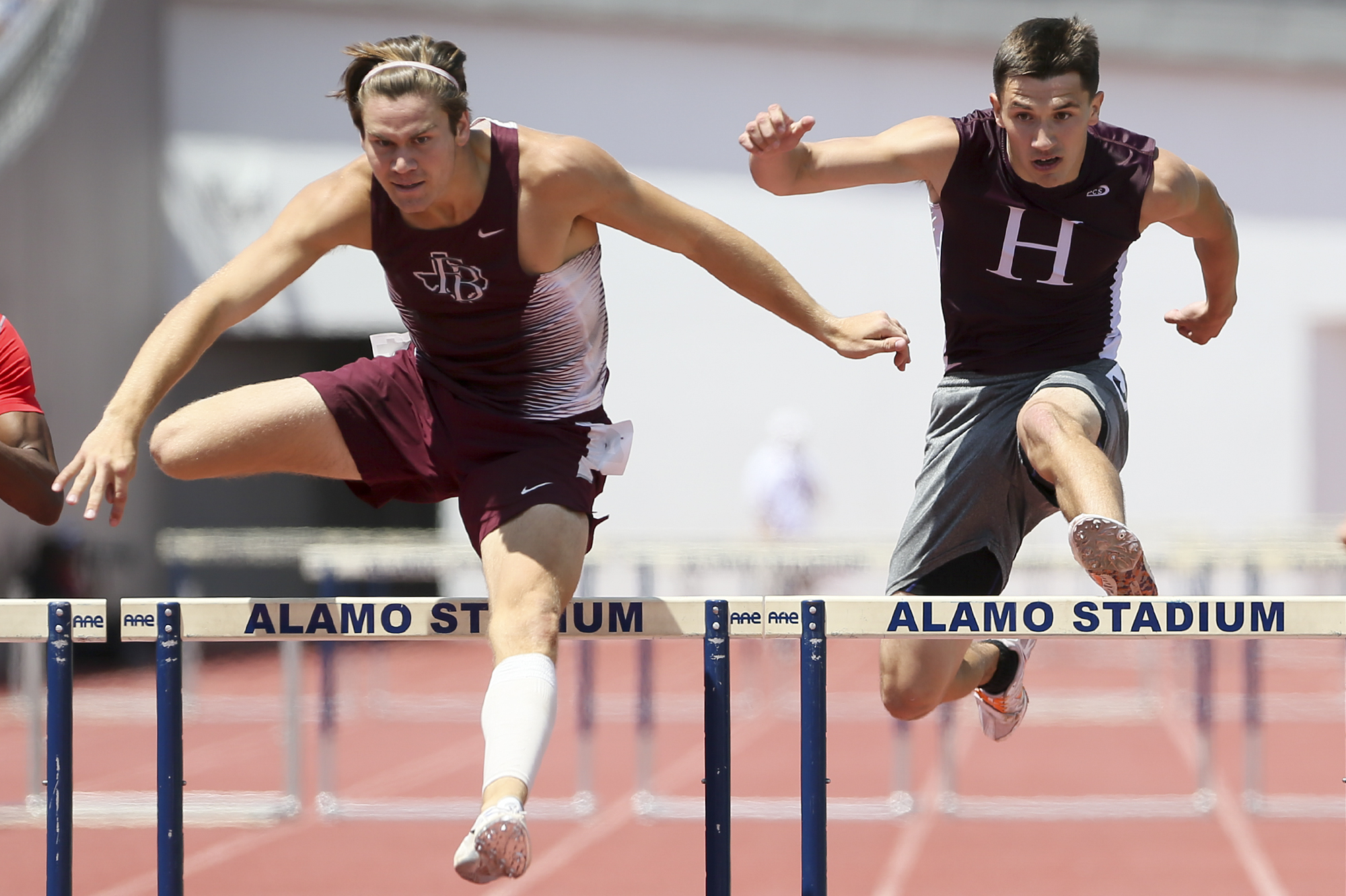 Highlands hurdler set for state debut