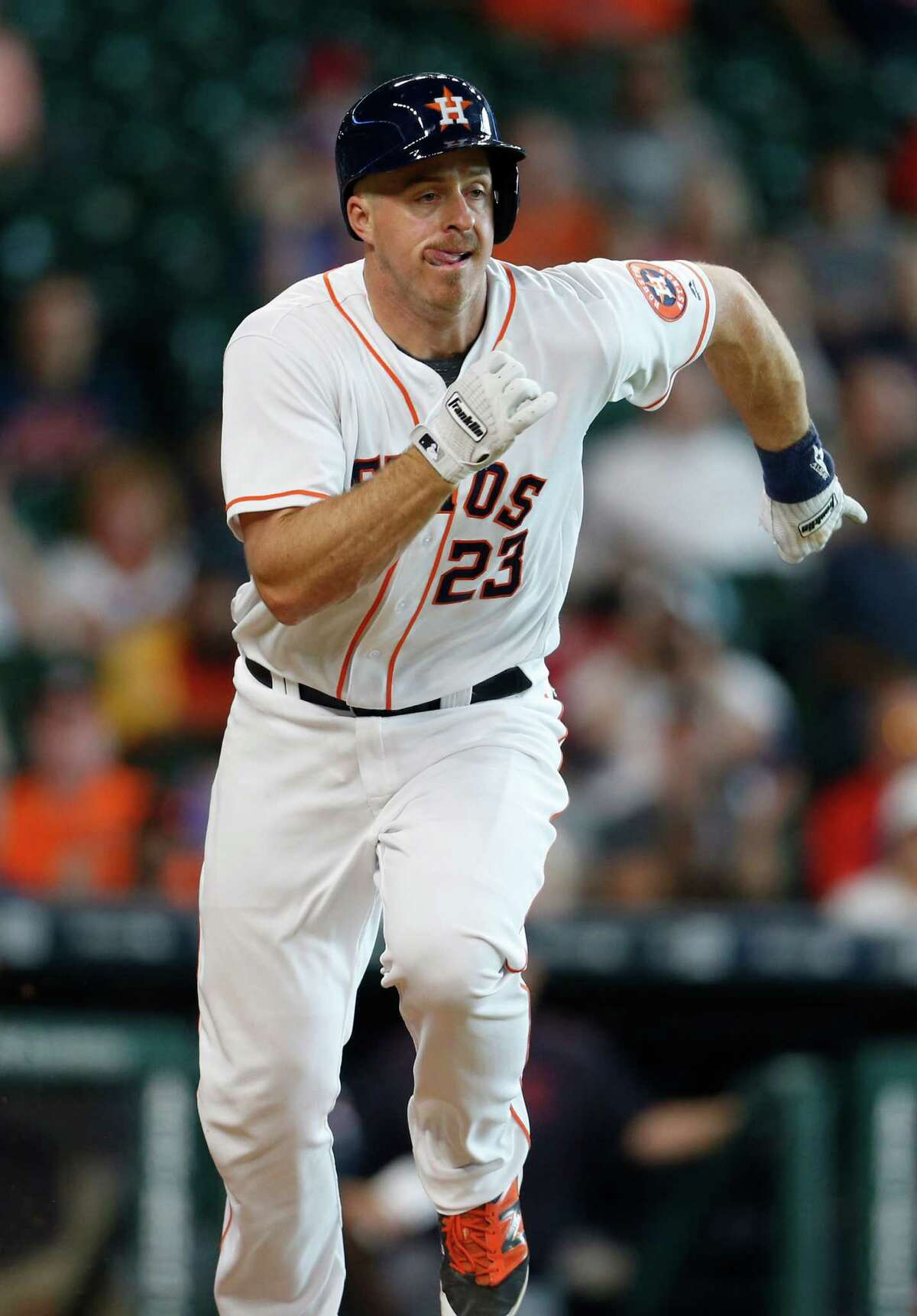 Former Astros catcher Erik Kratz becomes free agent
