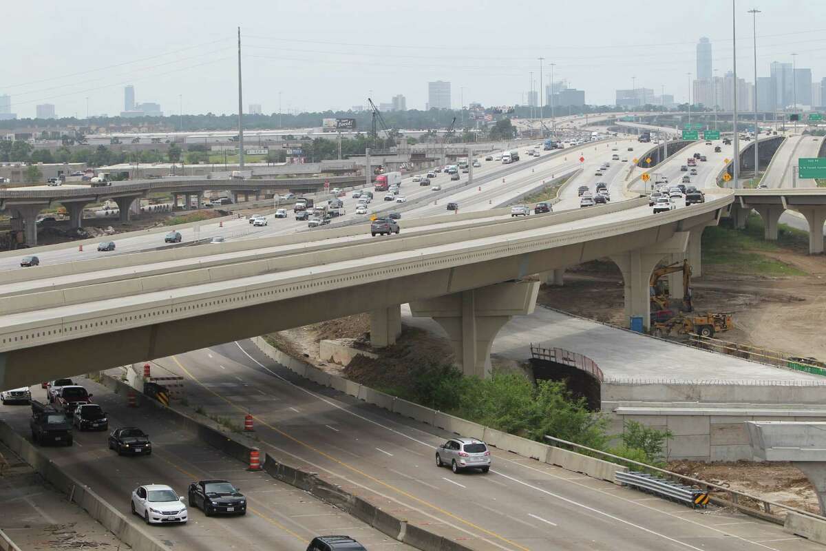 Loop 610 to U.S. 290 link shifting with construction
