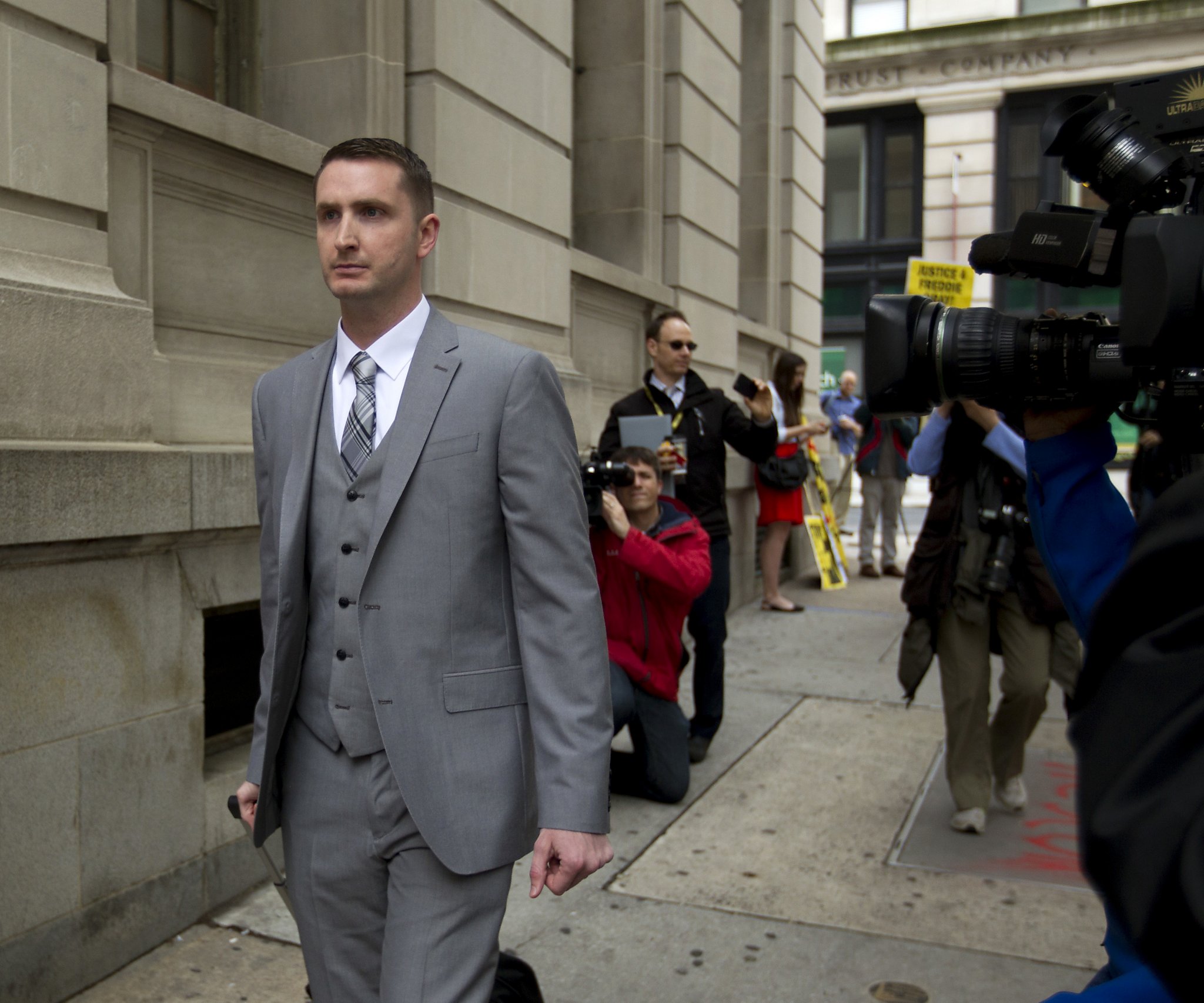 Trial begins for officer in Freddie Gray case