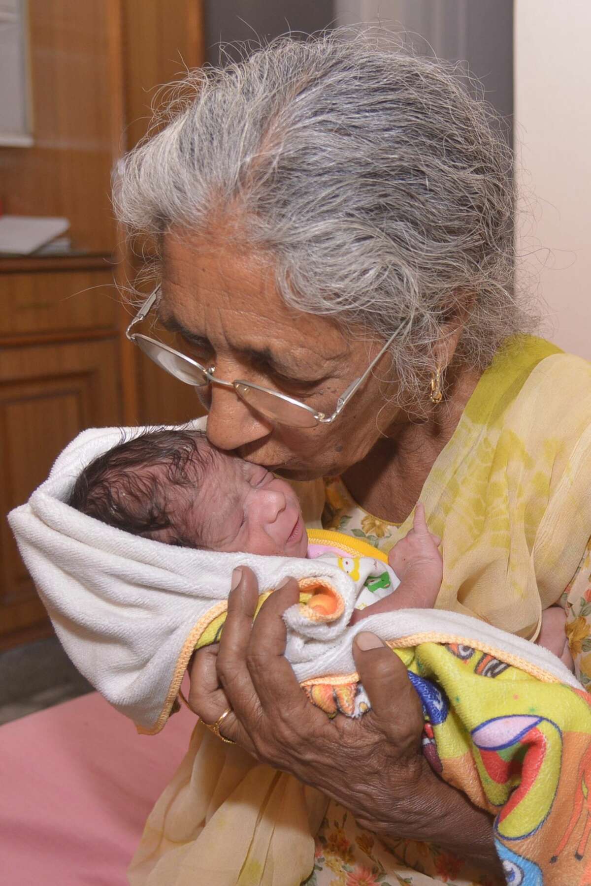 72-year-old woman becomes first time mom thanks to IVF
