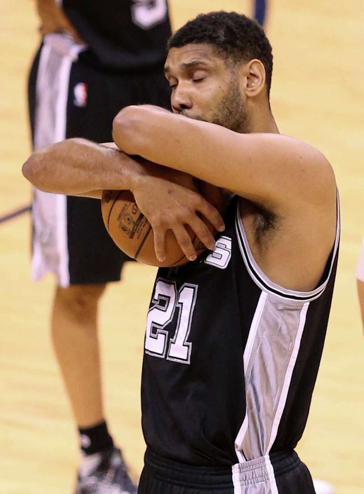 Spurs eliminated by Thunder; eyes turn to legends