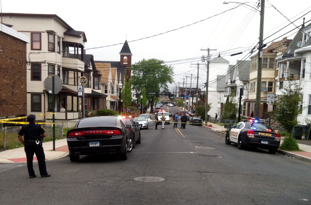 Suspected gang shooting leaves Bridgeport teen dead