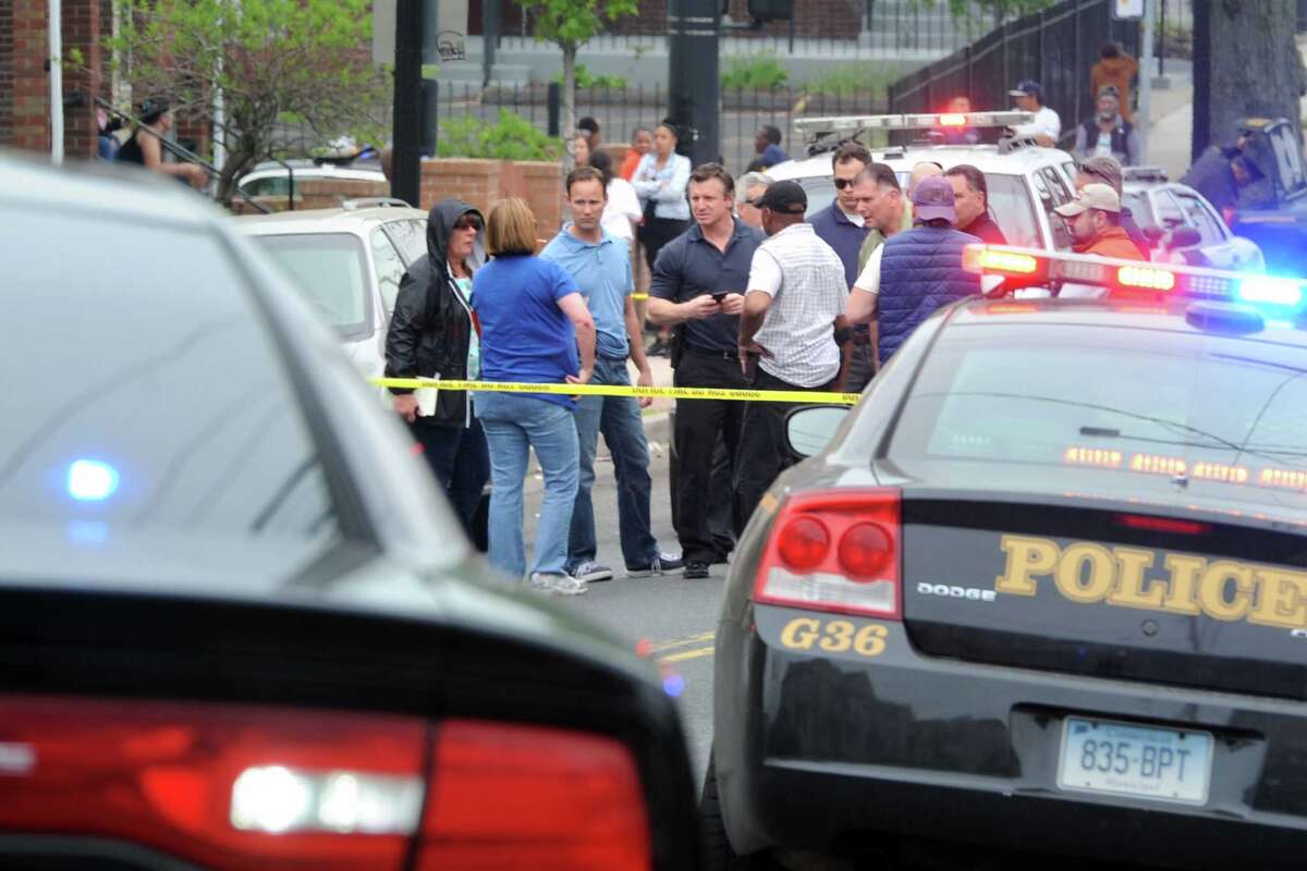 Suspected gang shooting leaves Bridgeport teen dead