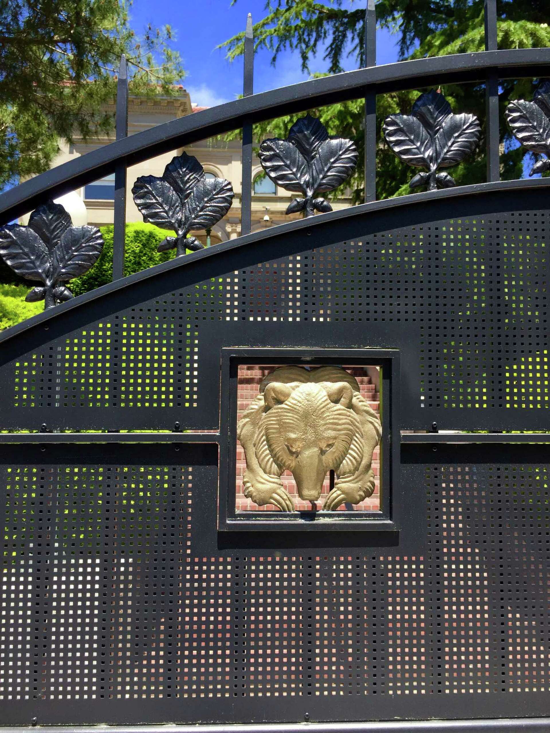 UC Berkeley’s $700,000 fence keeps protesters at bay