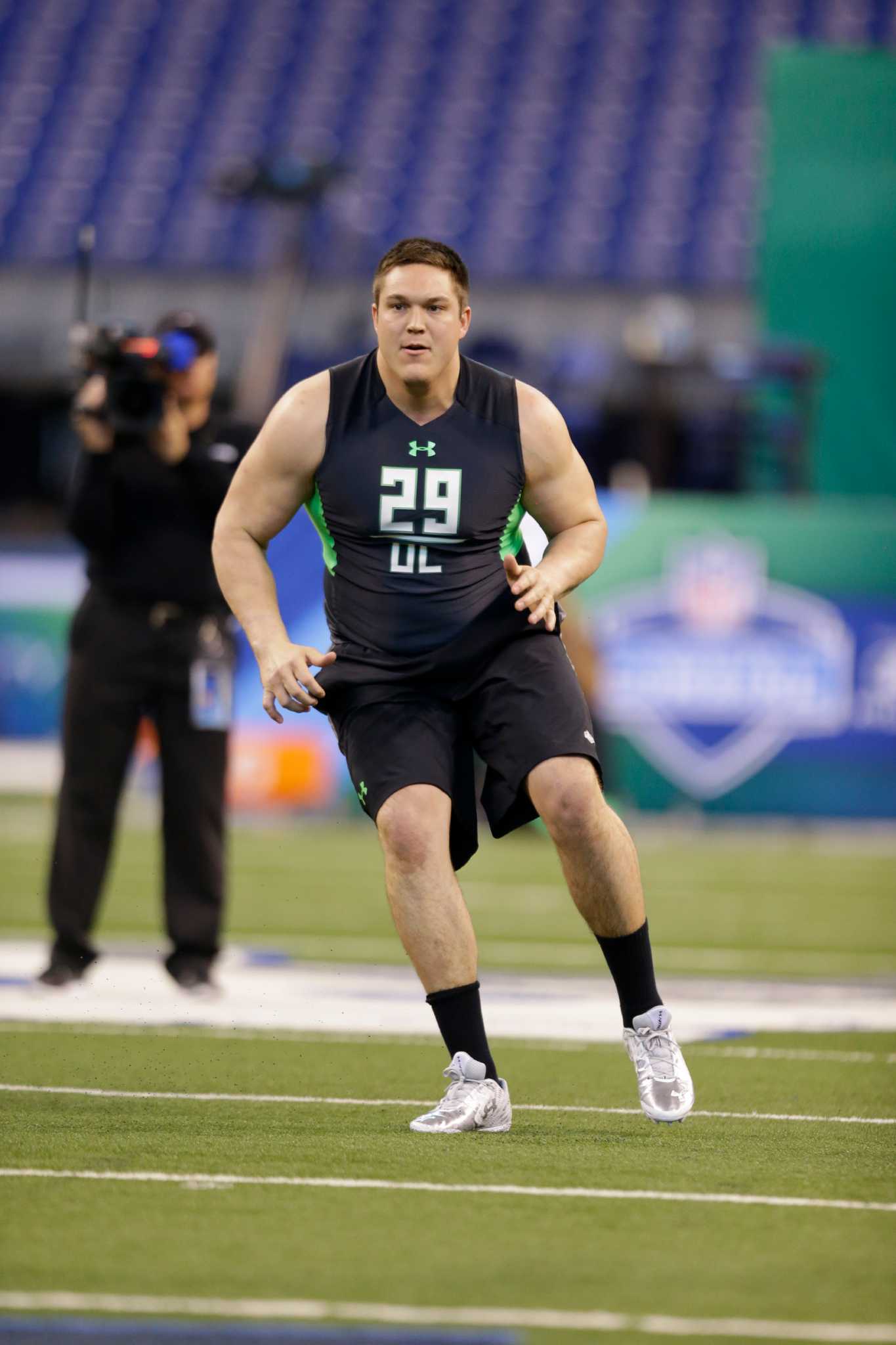 Center Nick Martin becomes 4th draft pick to sign with Texans