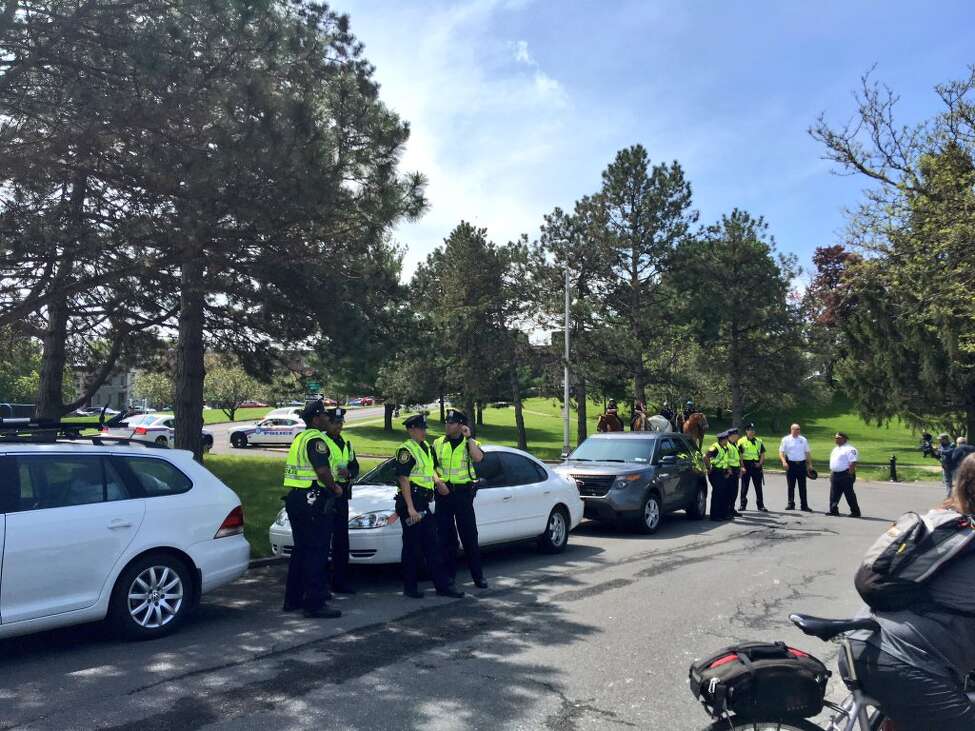Albany protest: 5 arrested after oil train delayed