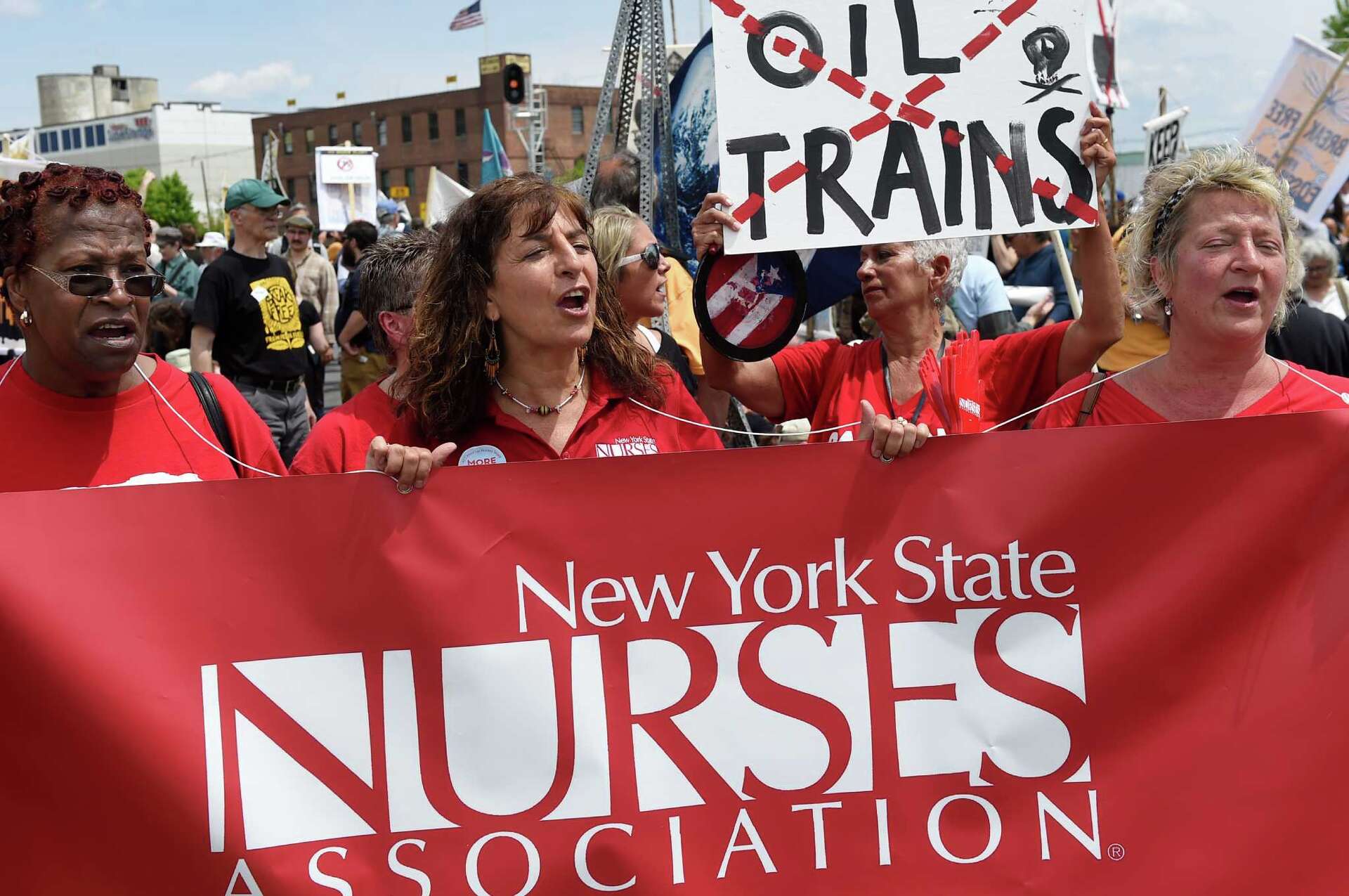 Albany protest: 5 arrested after oil train delayed